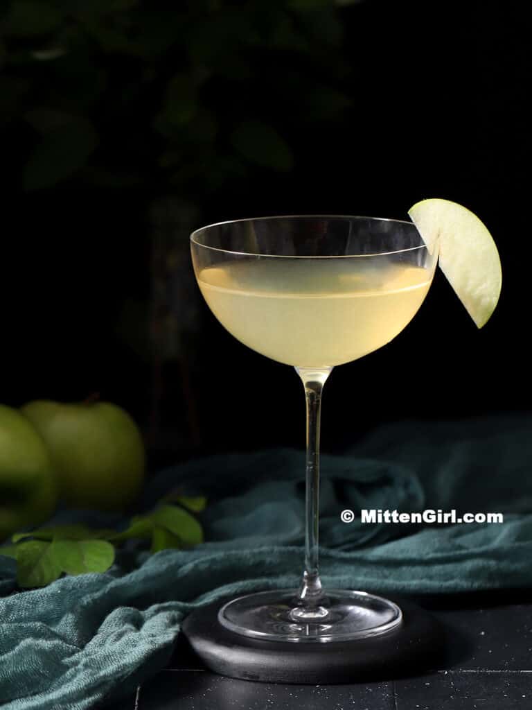 Tart Green Apple Vodka Martini (Appletini) - Homemade Happy Hour