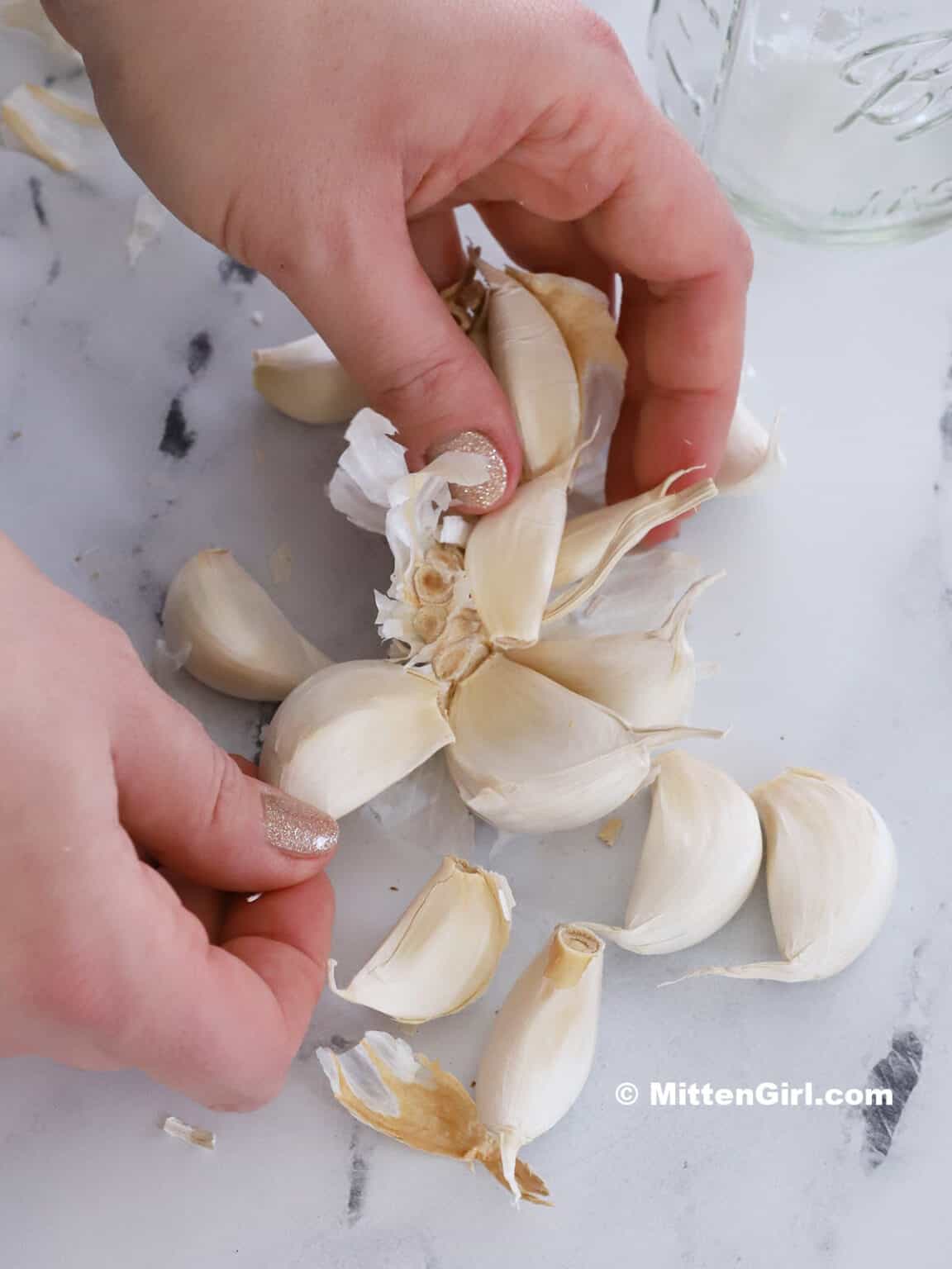 How to Roast Garlic in Olive Oil (Garlic Confit Recipe) - Homemade ...