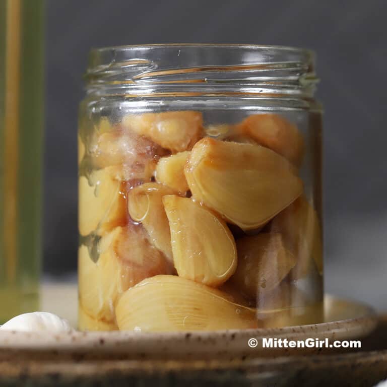 How to Roast Garlic in Olive Oil (Garlic Confit Recipe) - Homemade ...